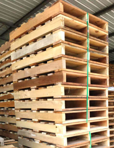 Mixed Wood and Pinewood Pallets